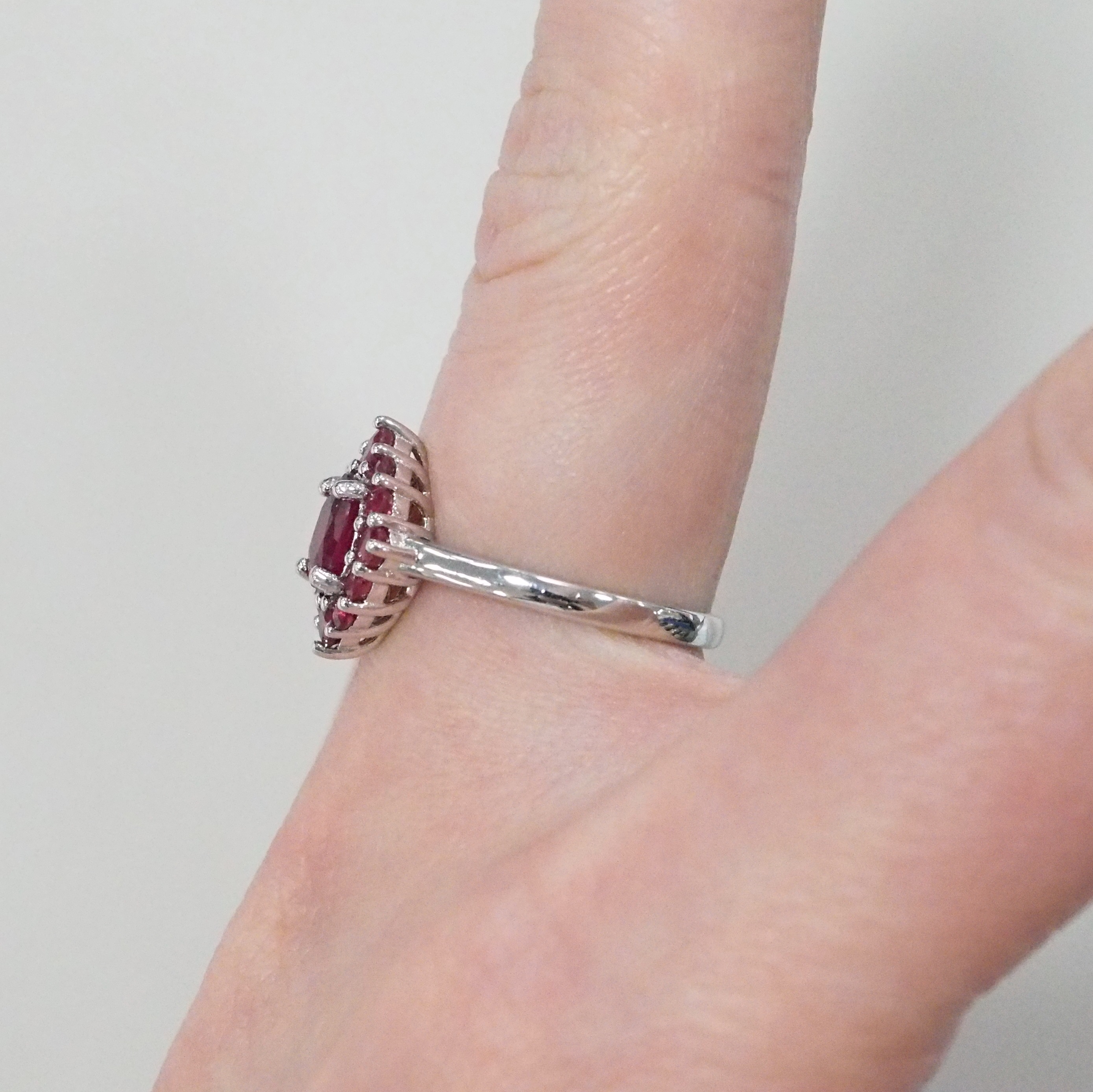 Серебряное кольцо с рубинами 10321-000299 – купить по цене 15730 рублей ...