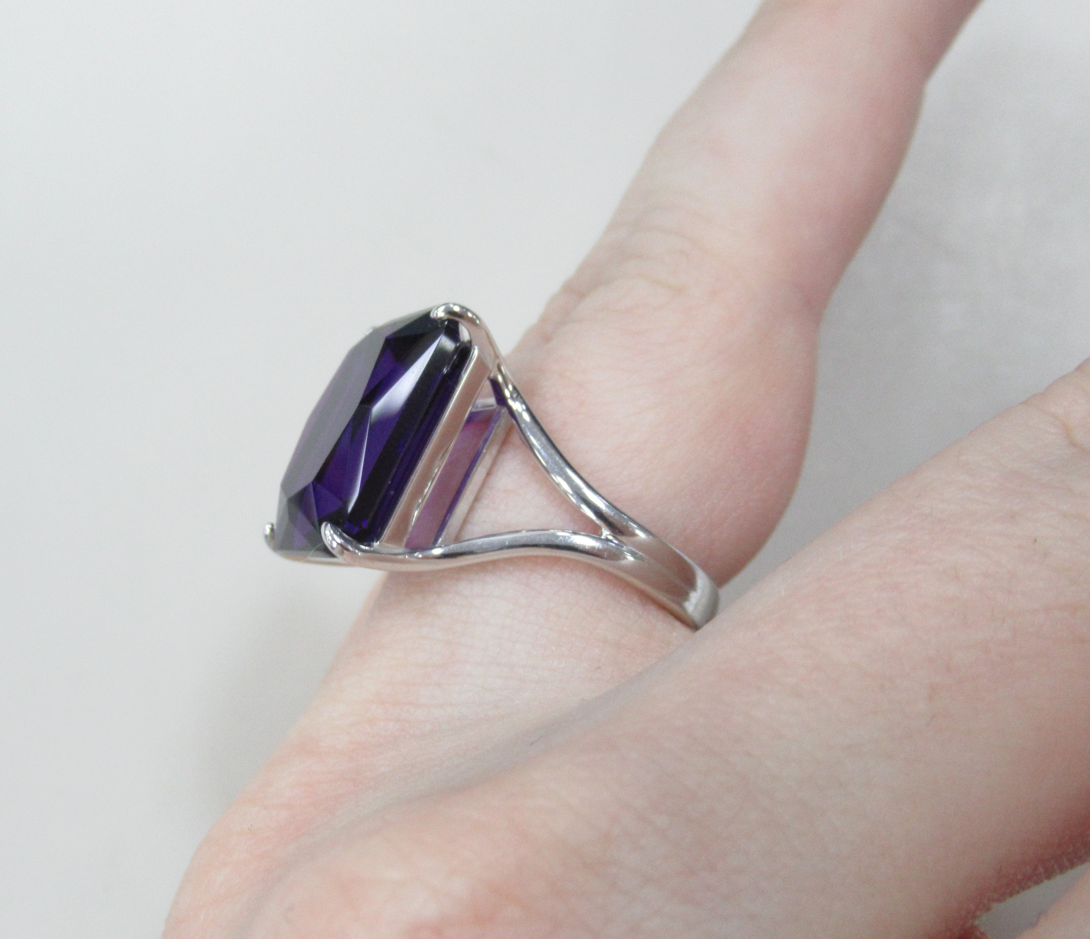 Серебряное кольцо с аметистом 10322-004463 – купить по цене 9794 рублей ...